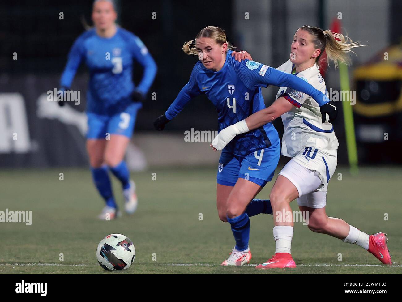 Belgrade, Serbia. 21st Feb, 2025. Finland's Ria Oling (L) vies with ...