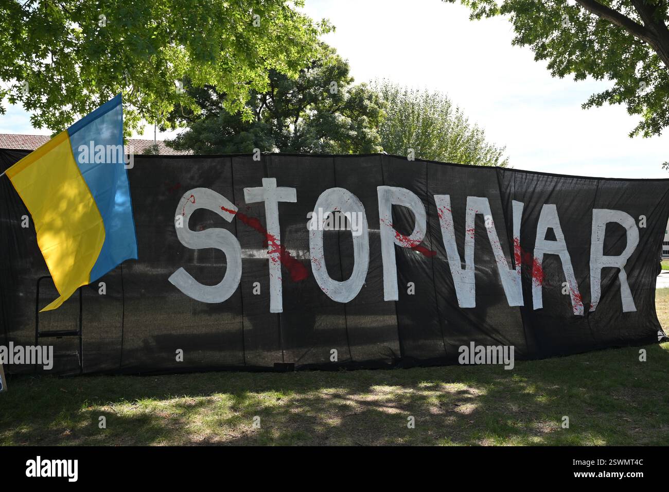 Canberra, Australia. 22nd Feb, 2025. Protesters wave Ukrainian flags ...