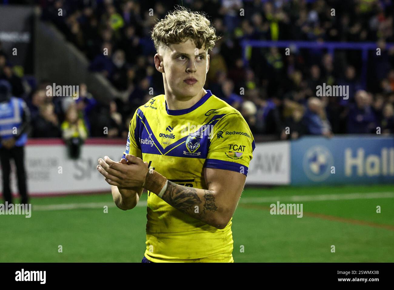 Arron Lindop of Warrington Wolves applauds the fans during the Betfred ...