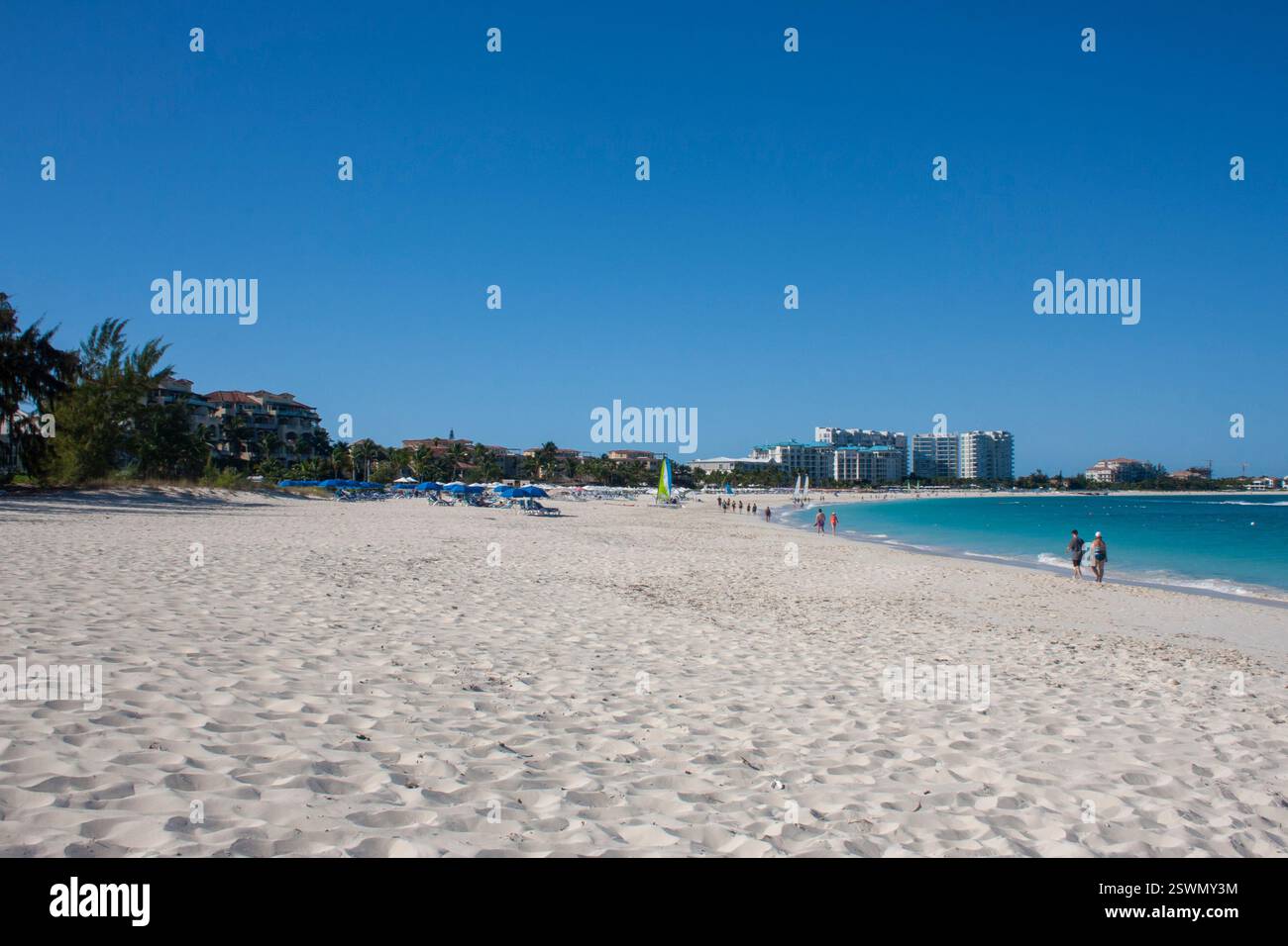 A view of the hotels and resorts along Grace Bay Beach in Turks and Caicos Stock Photo - Alamy