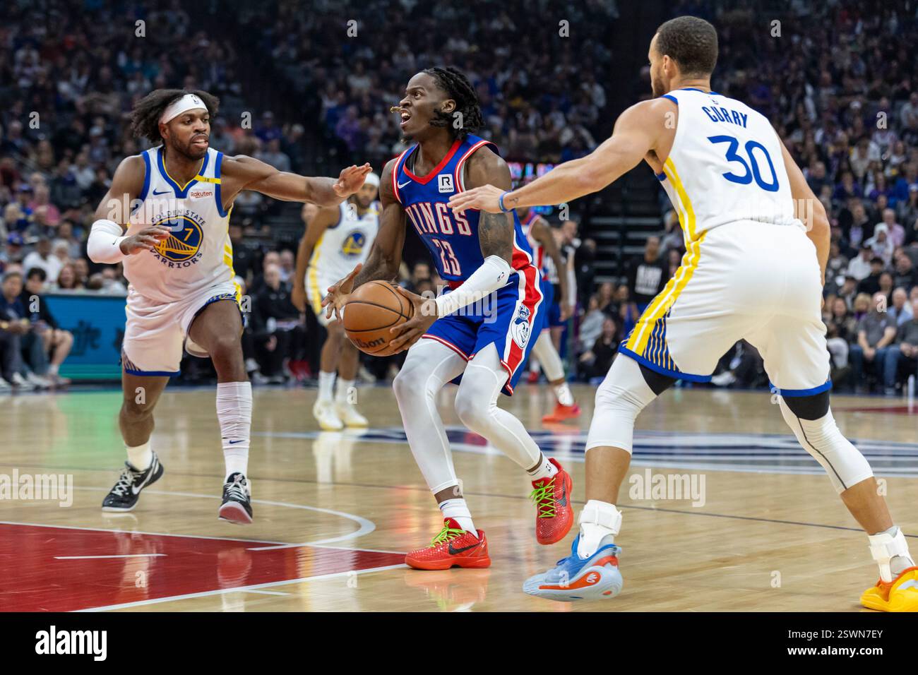 Sacramento Kings guard Keon Ellis (23) attempts a shot with Golden ...
