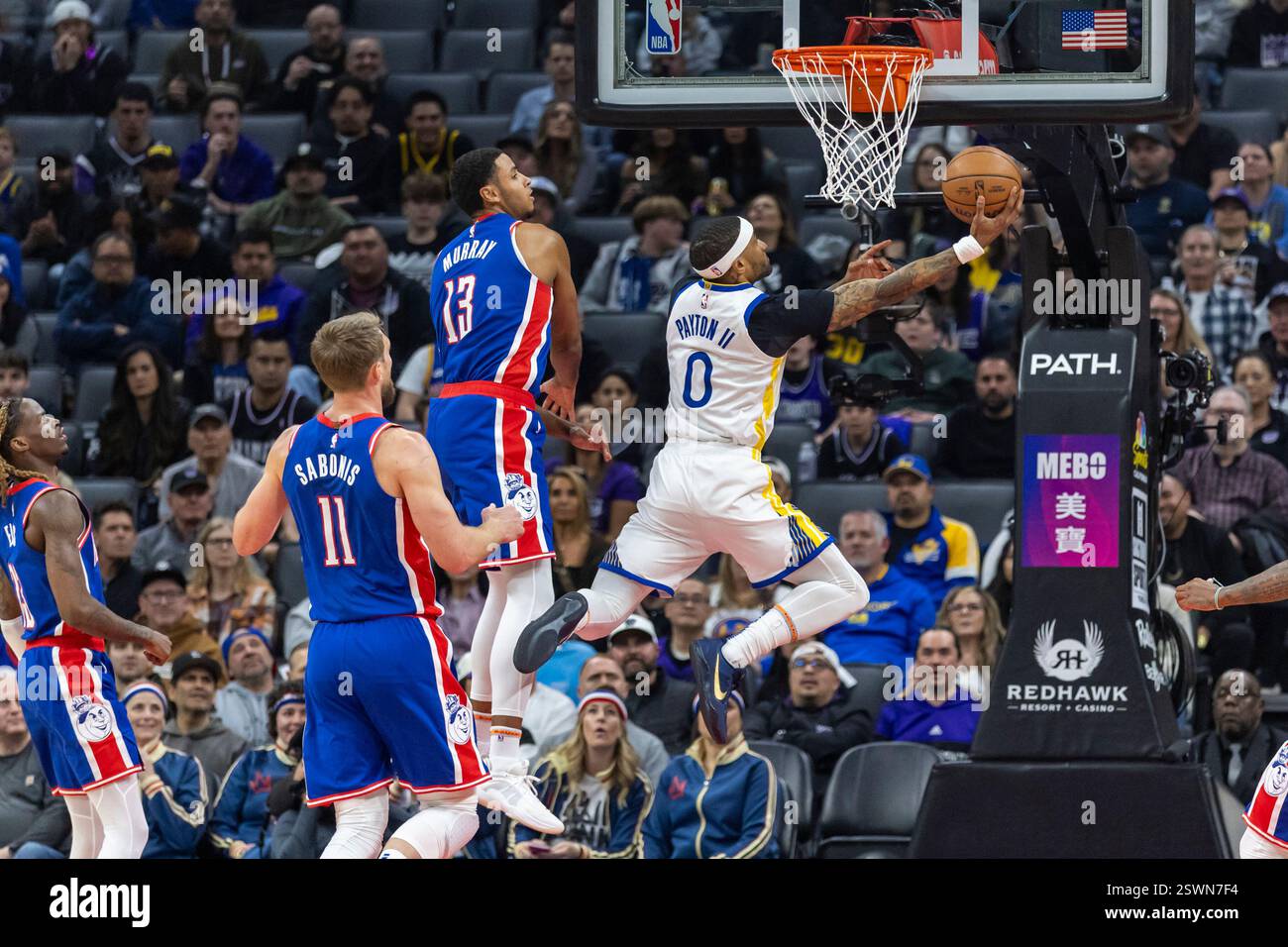 Golden State Warriors guard Gary Payton II (0) makes a reverse layup ...