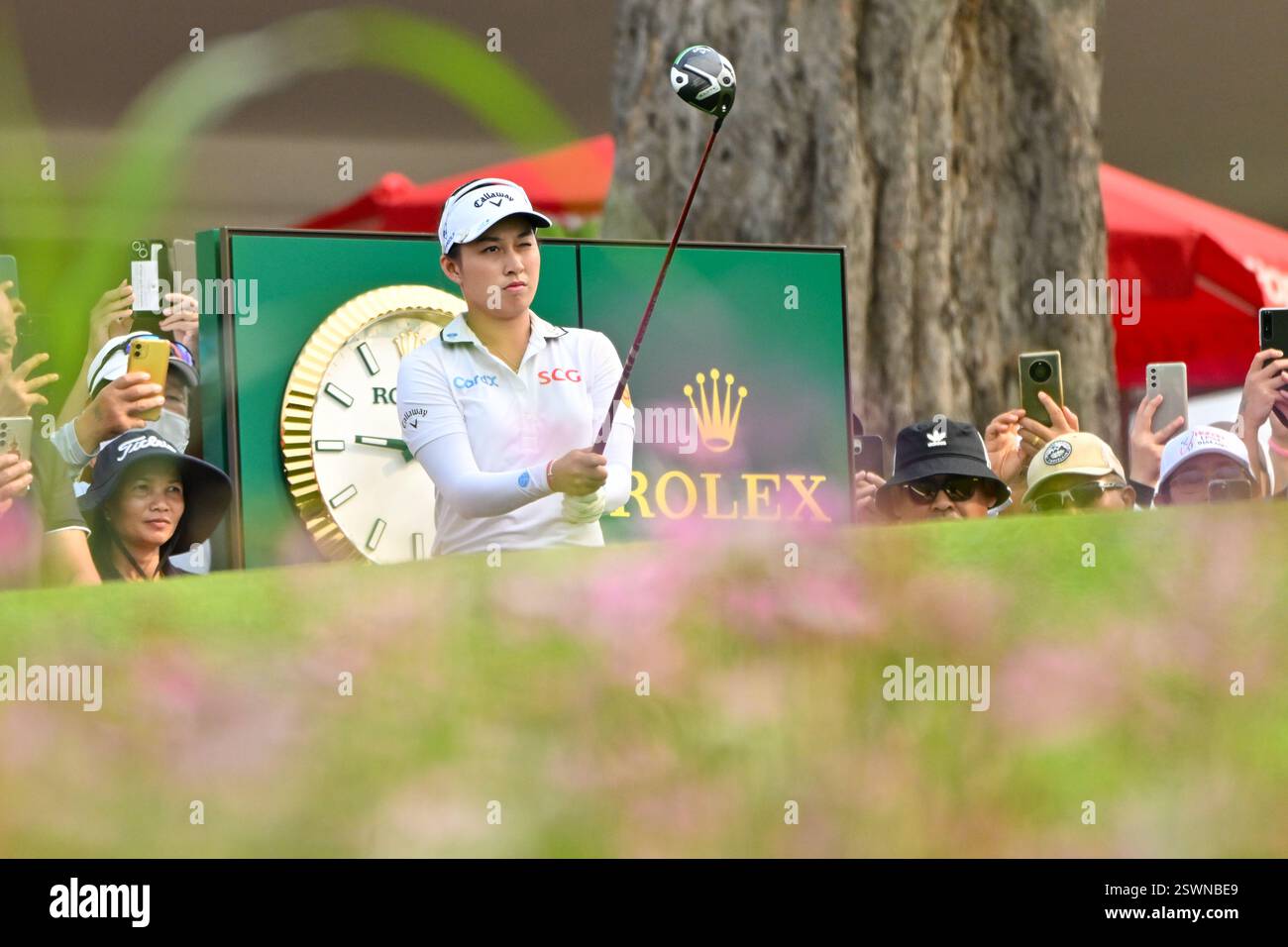 Pattaya, Thailand. 19th Feb, 2024. Jeeno Thitikul of Thailand plays on the 1st hole during the ...