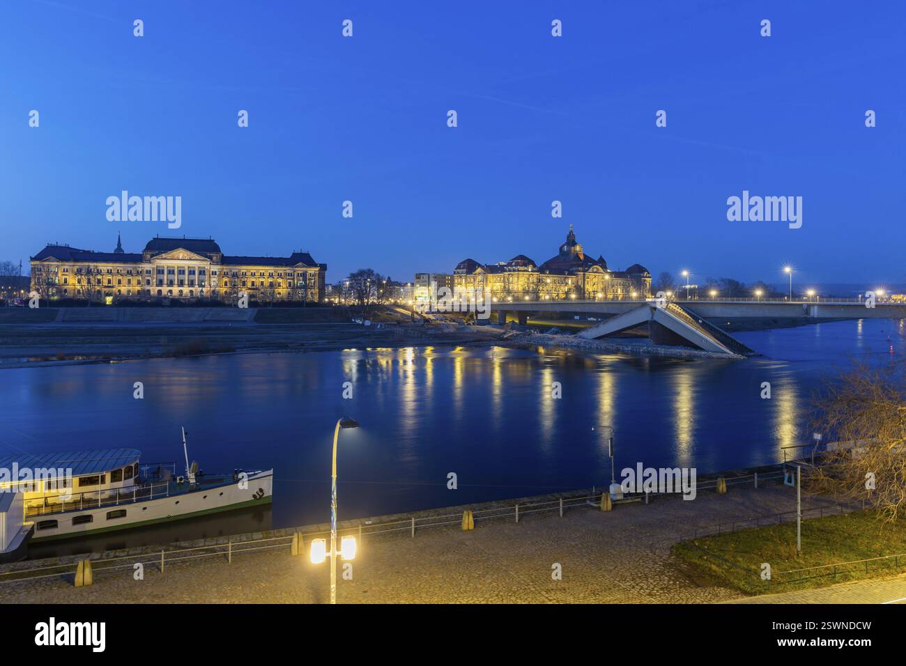 After the partial collapse of the Carola Bridge, a dam was built for ...