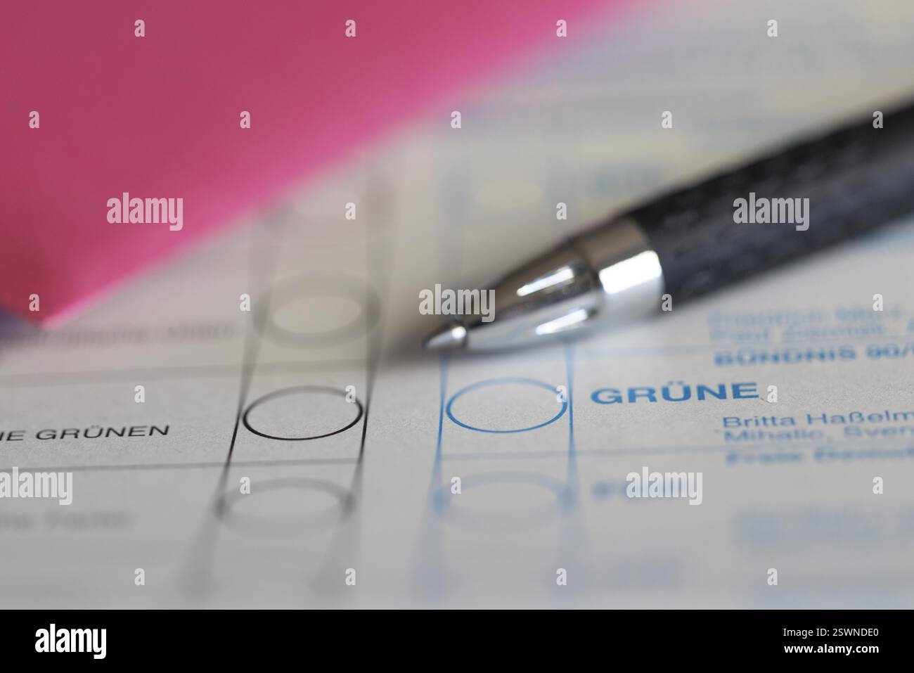 Postal ballot, ballot paper for the Bundestag election, biros next to ...