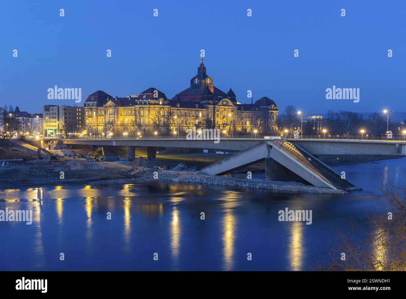 After the partial collapse of the Carola Bridge, a dam was built for ...