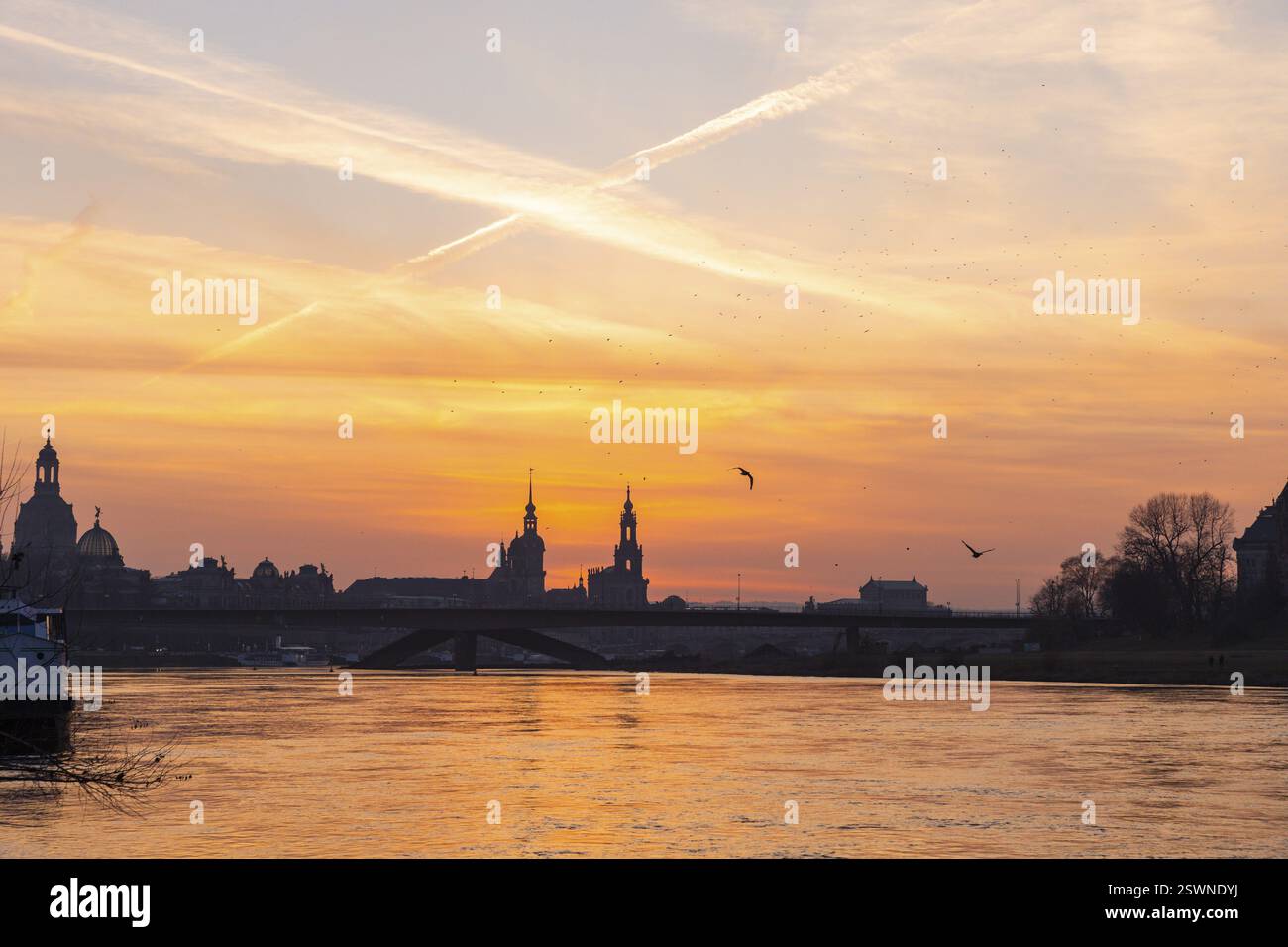 After the partial collapse of the Carola Bridge, a dam was built for ...