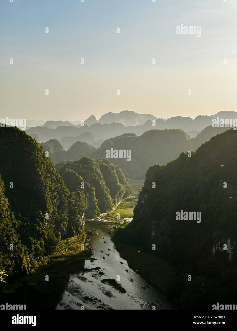 Adventure_tourism hi-res stock photography and images - Alamy