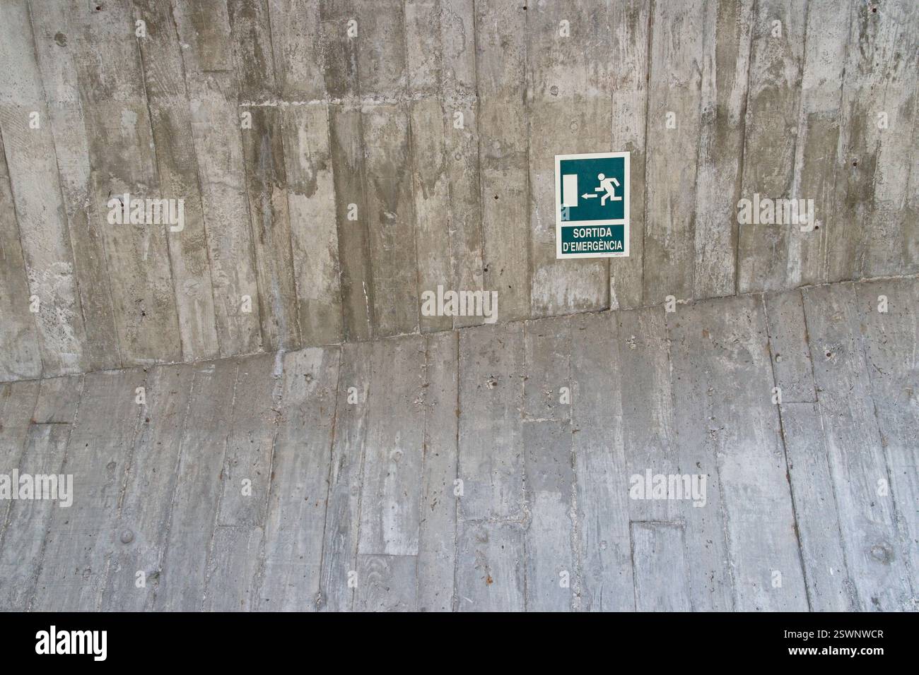 Sign in Spanish for emergency exit - sortida d'emergencia on a ...