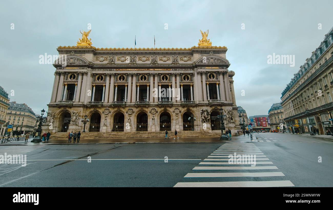 Opera house grand theater square hi-res stock photography and images ...