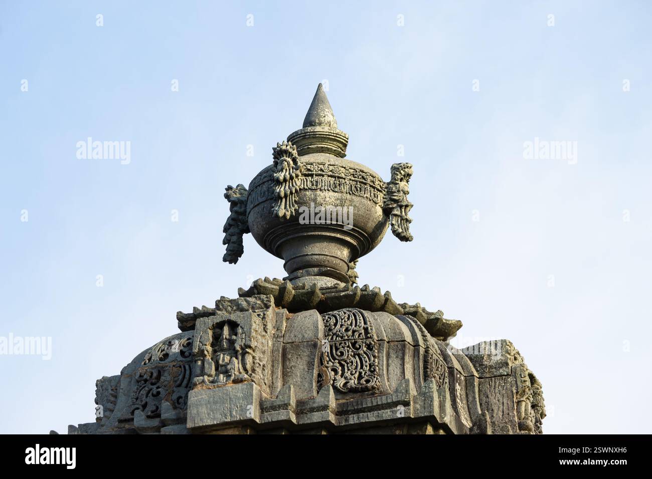 Beautifully Carved Kalasha of Shri Nageshwara & Chennakesava Temple ...