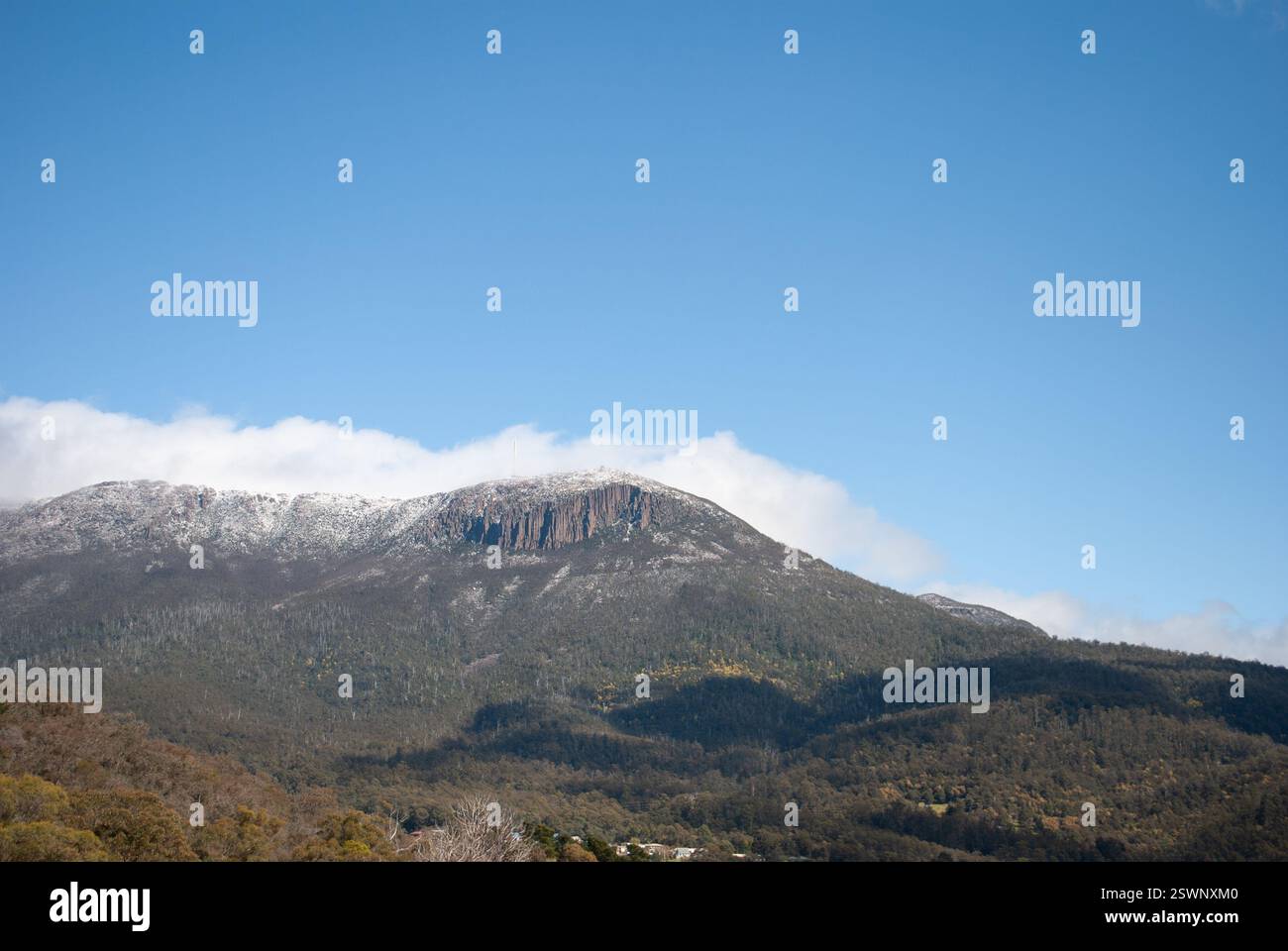 Mountain ranges silhouette rock hi-res stock photography and images - Alamy