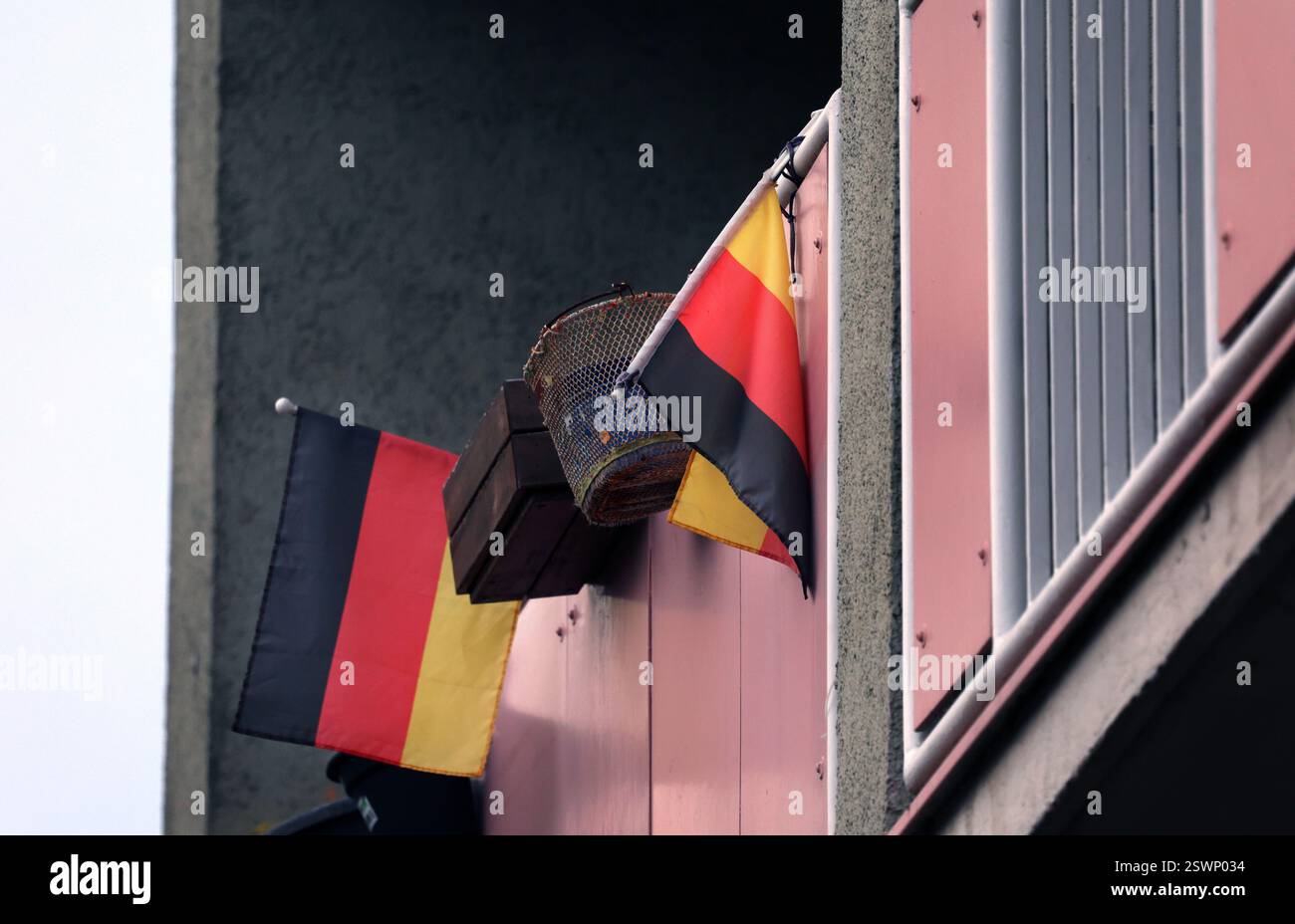 22 February 2025, Bavaria, Würzburg: The balcony of a residential ...
