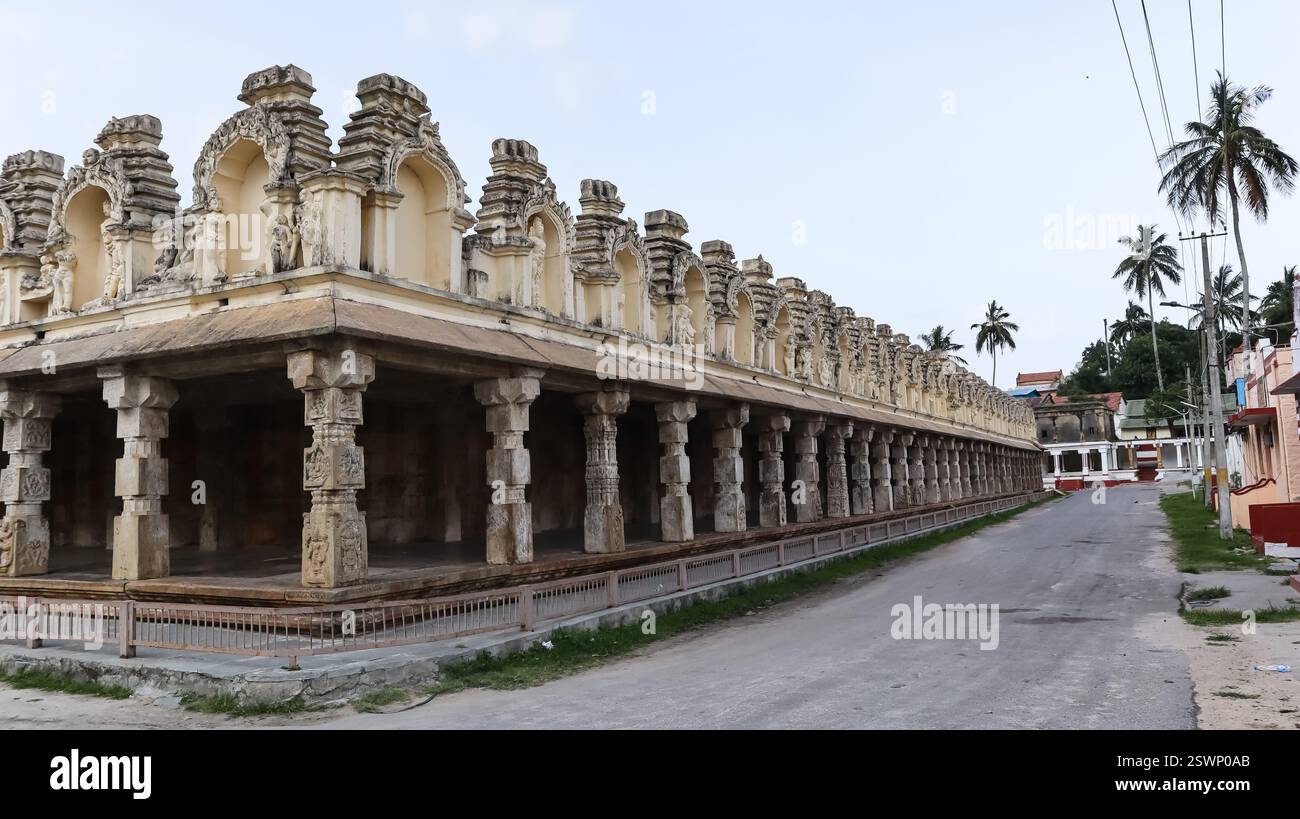 Beautifully Carved Outer Mandapa of Shri Cheluvanarayana Swamy Temple ...