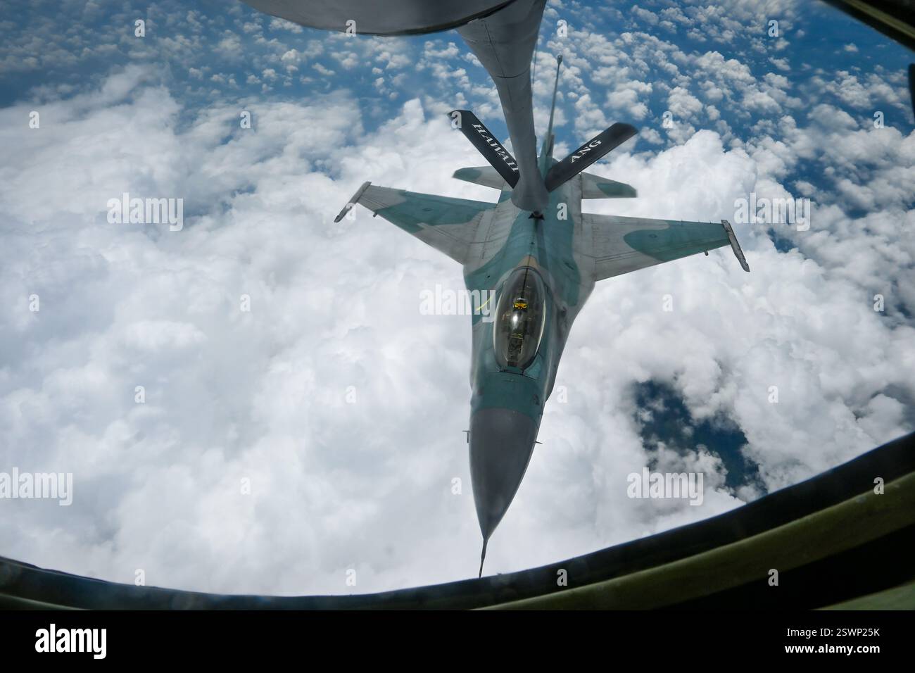 An Indonesian Air Force (IDAF) F-16 Fighting Falcon refuels mid-air ...