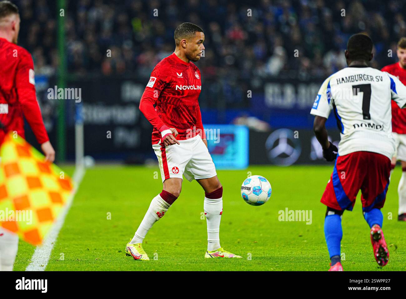Hamburg, Deutschland. 21st Feb, 2025. Jan Gyamerah (1. FC Kaiserslautern, #32) GER, Hamburger SV ...