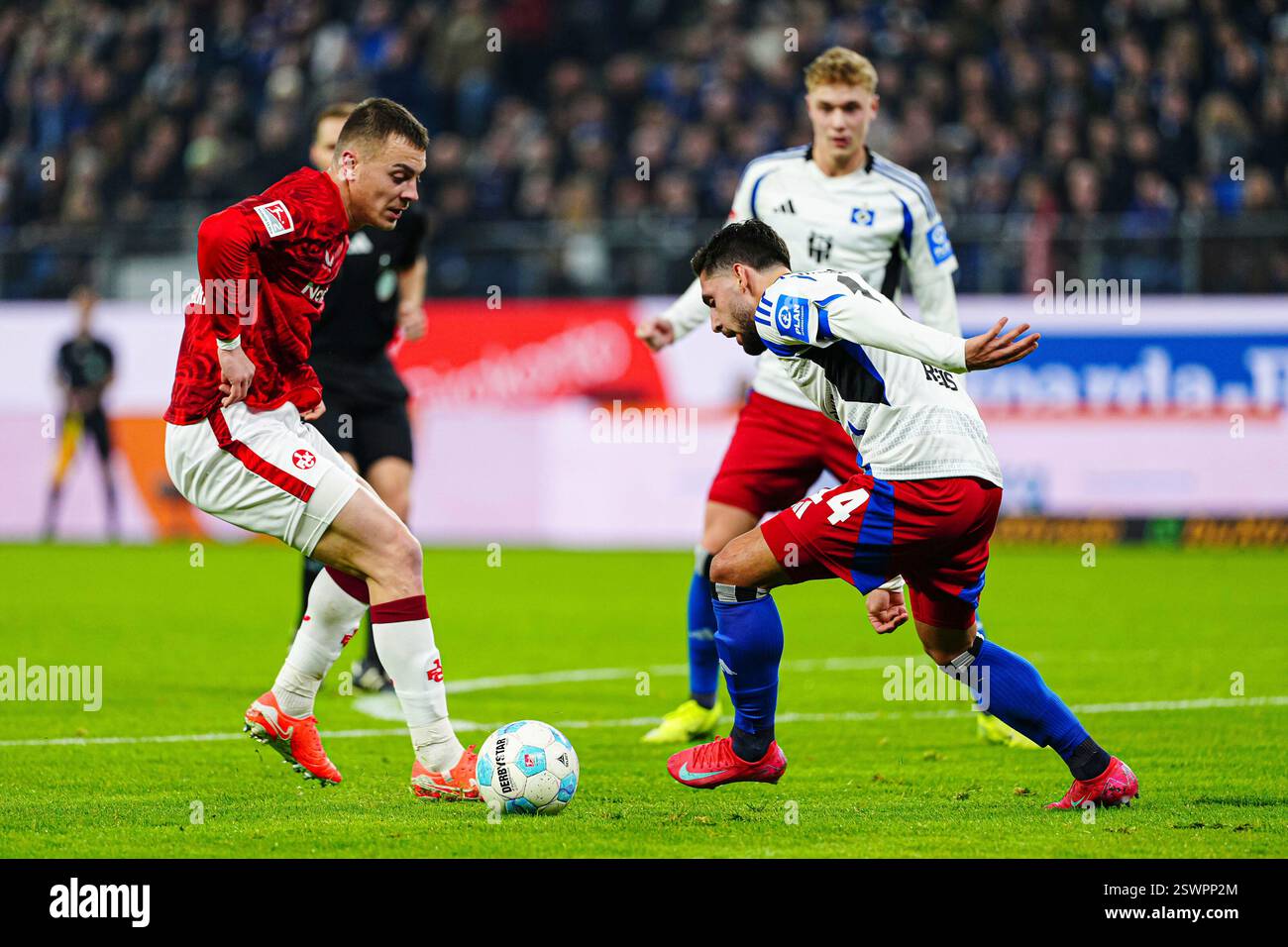 Hamburg, Deutschland. 21st Feb, 2025. Filip Kaloc (1. FC Kaiserslautern, #26), Ludovit Reis ...