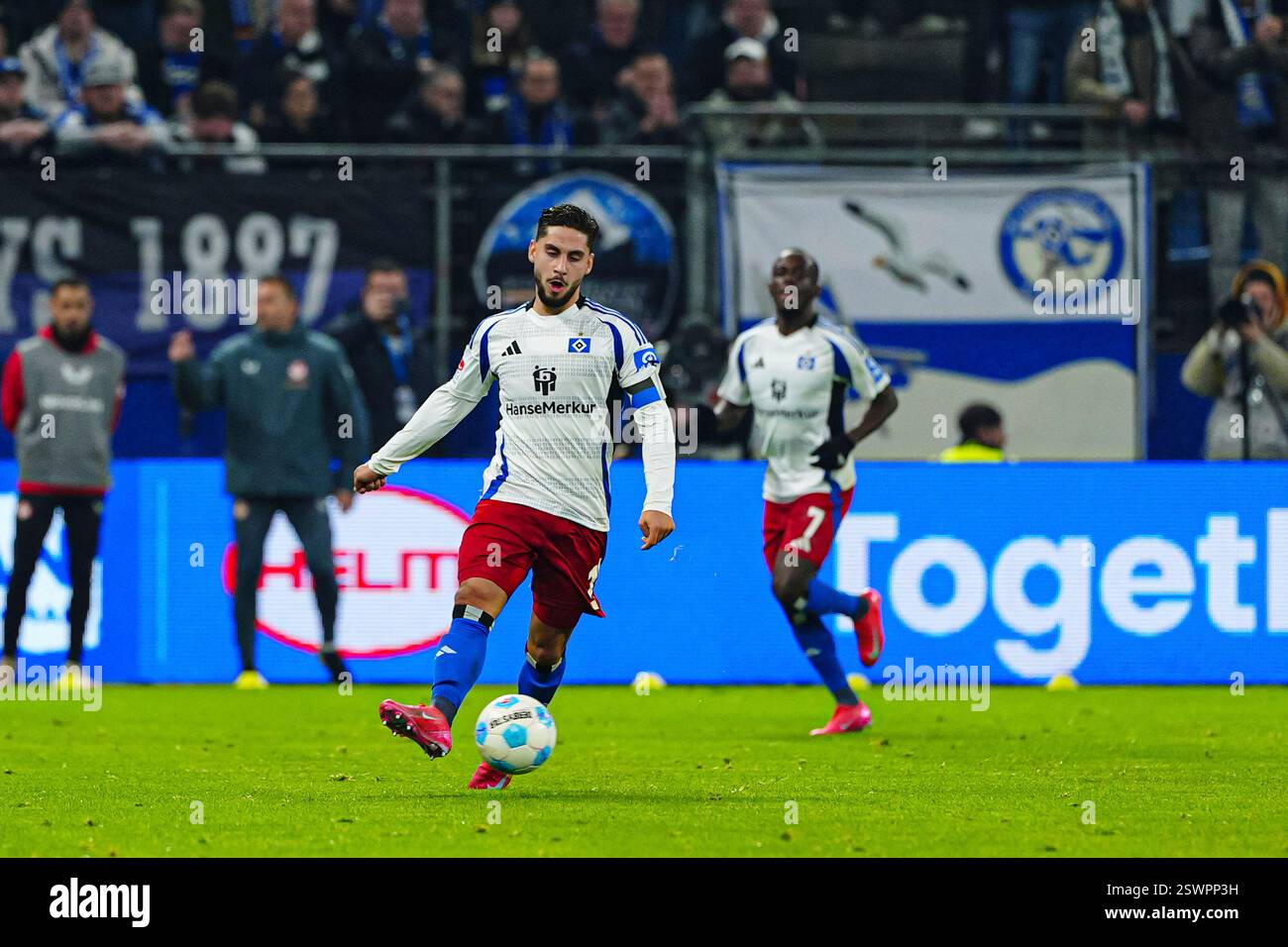 Hamburg, Deutschland. 21st Feb, 2025. Ludovit Reis (Hamburger SV, #14) GER, Hamburger SV vs. 1 ...