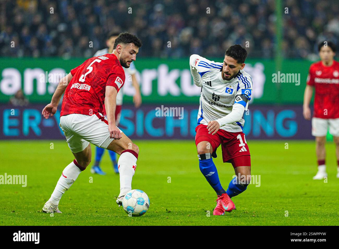 Hamburg, Deutschland. 21st Feb, 2025. Maximilian Bauer (1. FC Kaiserslautern, #05), Ludovit Reis ...