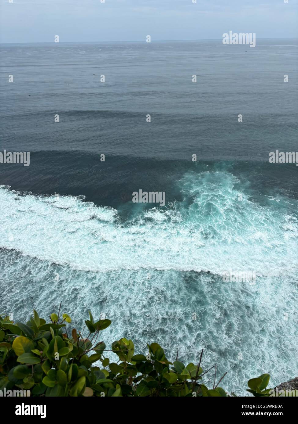 Endless blue ocean waves white hi-res stock photography and images - Alamy