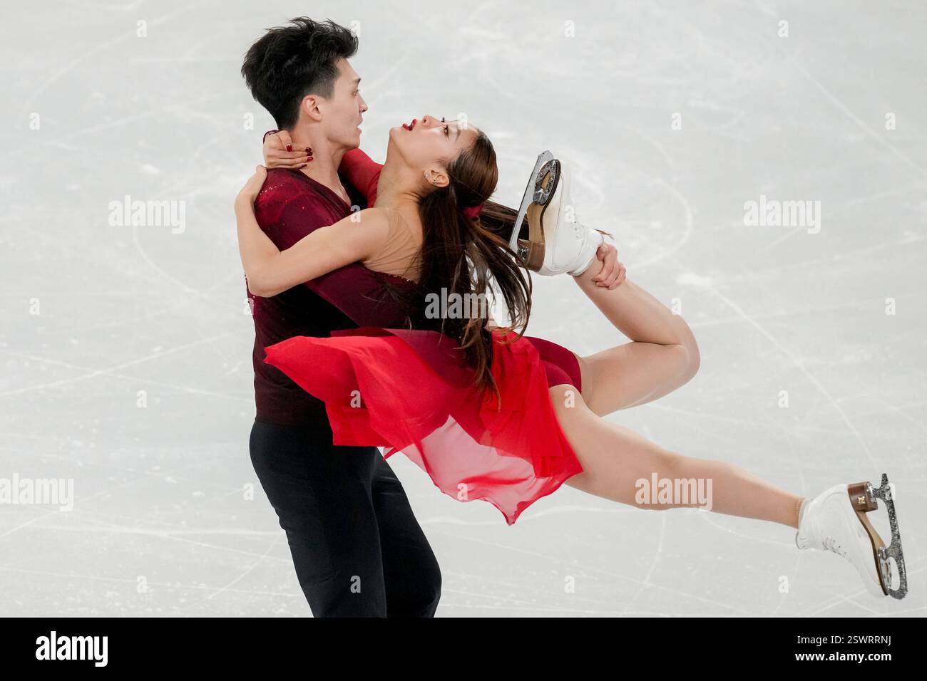 Ren Junfei and Xing Jianing of China performs during the ice dance free ...