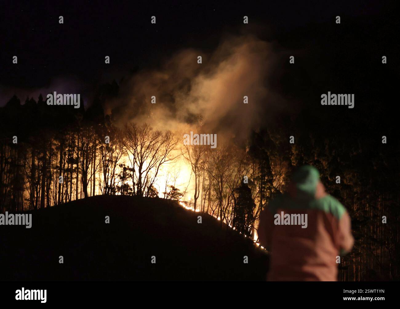 A photo shows a forest fire, continues to spread in Ofunato City, Iwate ...