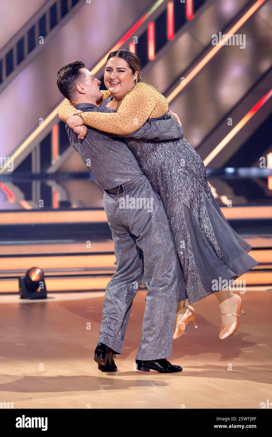 Influencerin Sandra Safiulov SelfieSandra und Profitänzer Zsolt Sandor ...