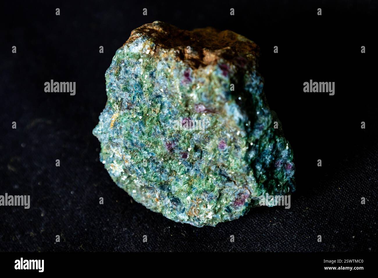Trace garnet hi-res stock photography and images - Alamy