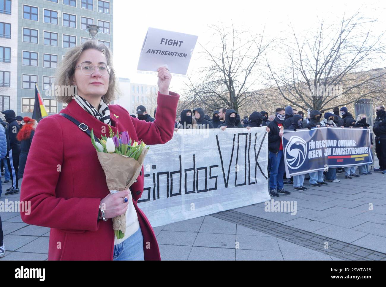 22.02.2025, Berlin - Deutschland. Demonstration gegen Rechtsextremismus ...