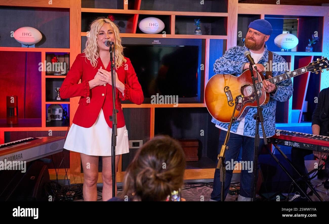 EDITORIAL USE ONLY English singer, Pixie Lott and Scottish singer, Tom ...