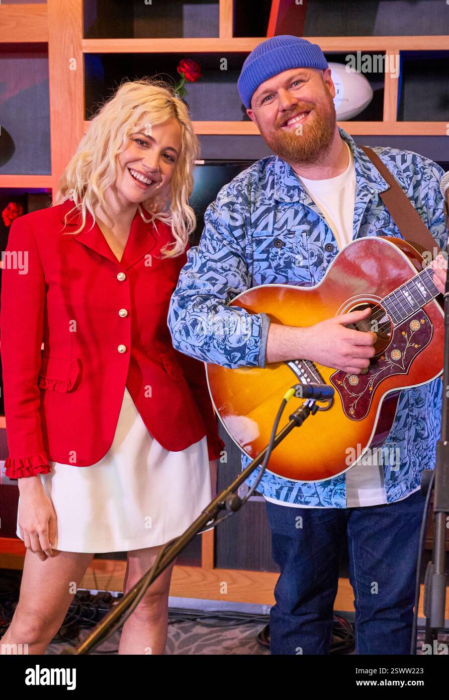 EDITORIAL USE ONLY English singer, Pixie Lott and Scottish singer, Tom ...