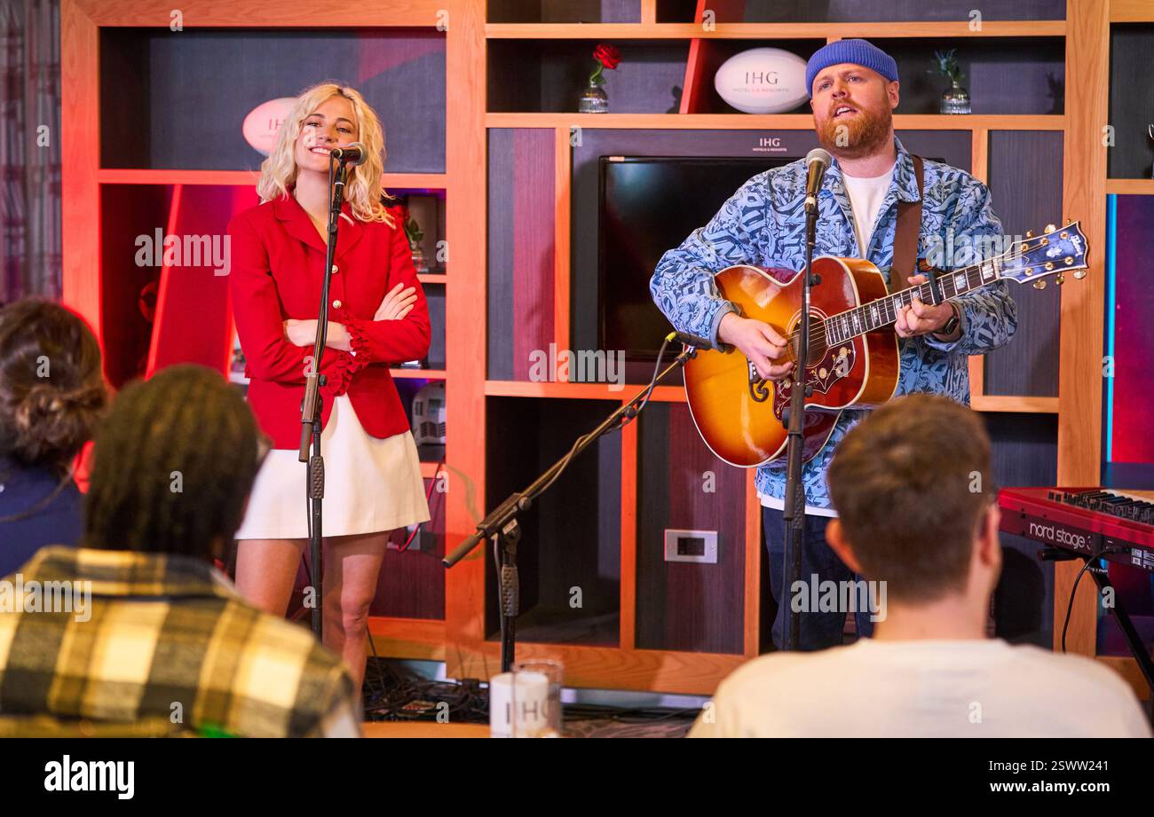 EDITORIAL USE ONLY English singer, Pixie Lott and Scottish singer, Tom ...