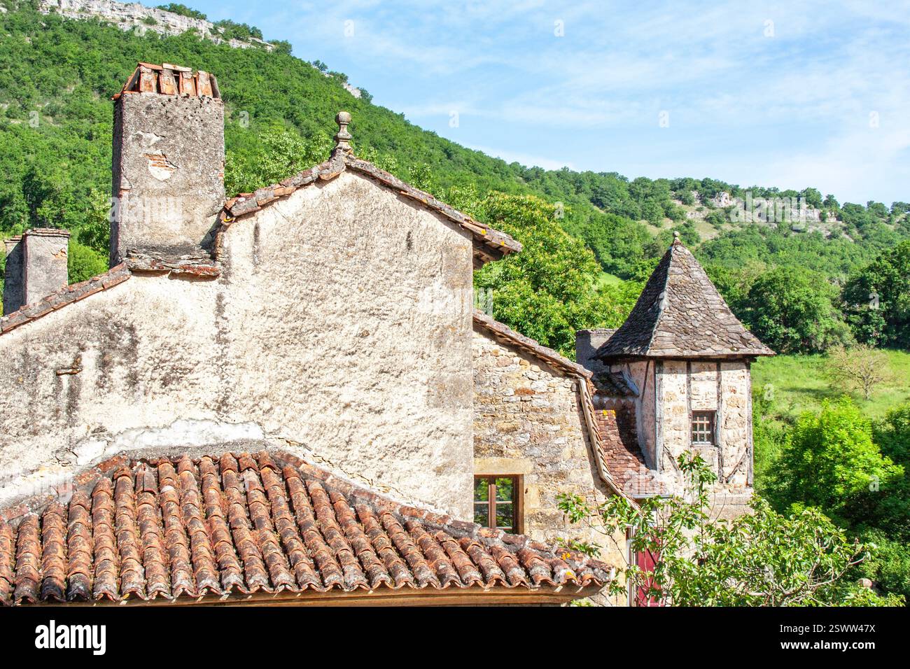 Autoire. Old house with lauze roof Stock Photo - Alamy