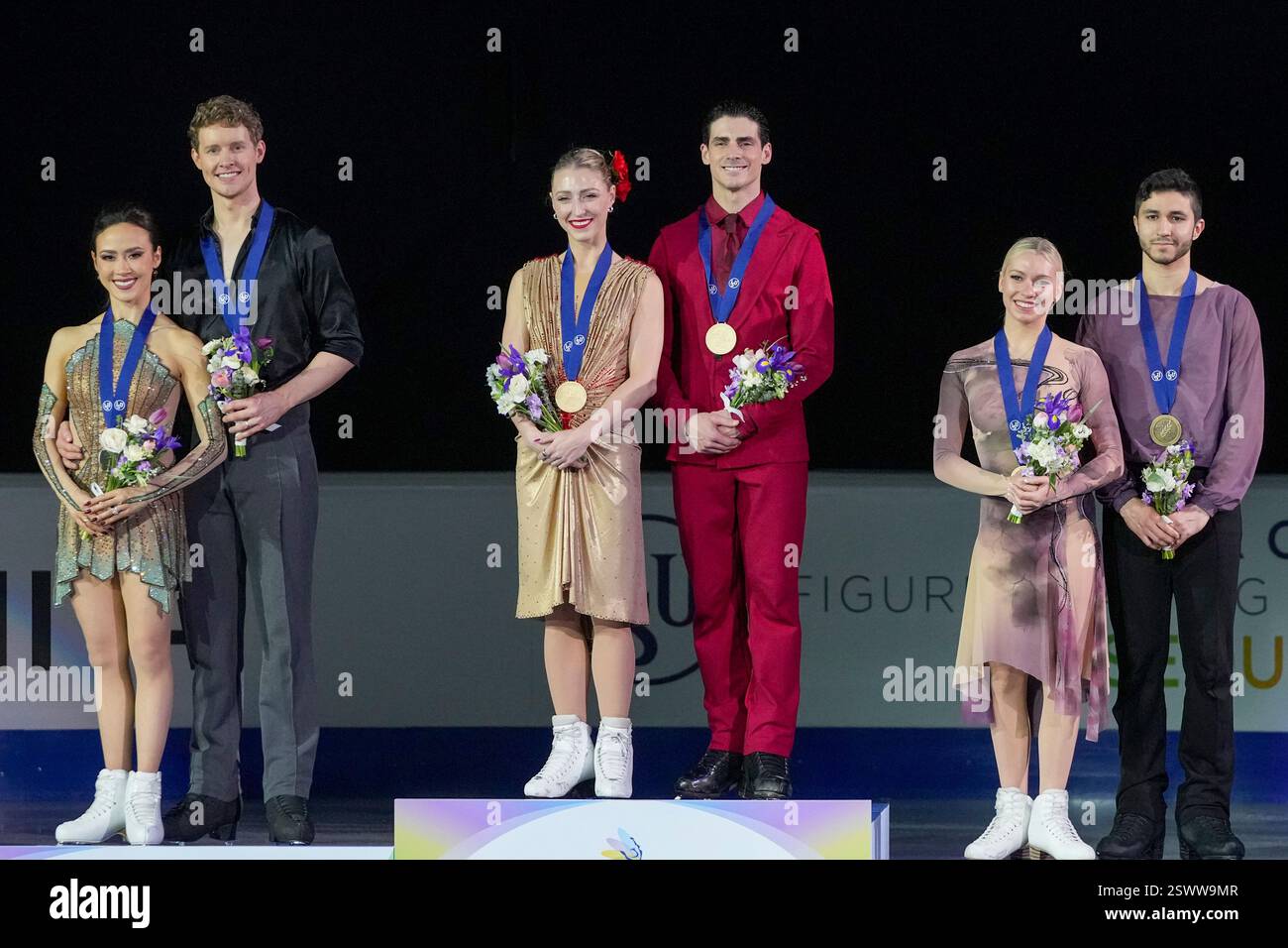 Gold medalists Piper Gilles and Paul Poirier, of Canada, centre, silver ...