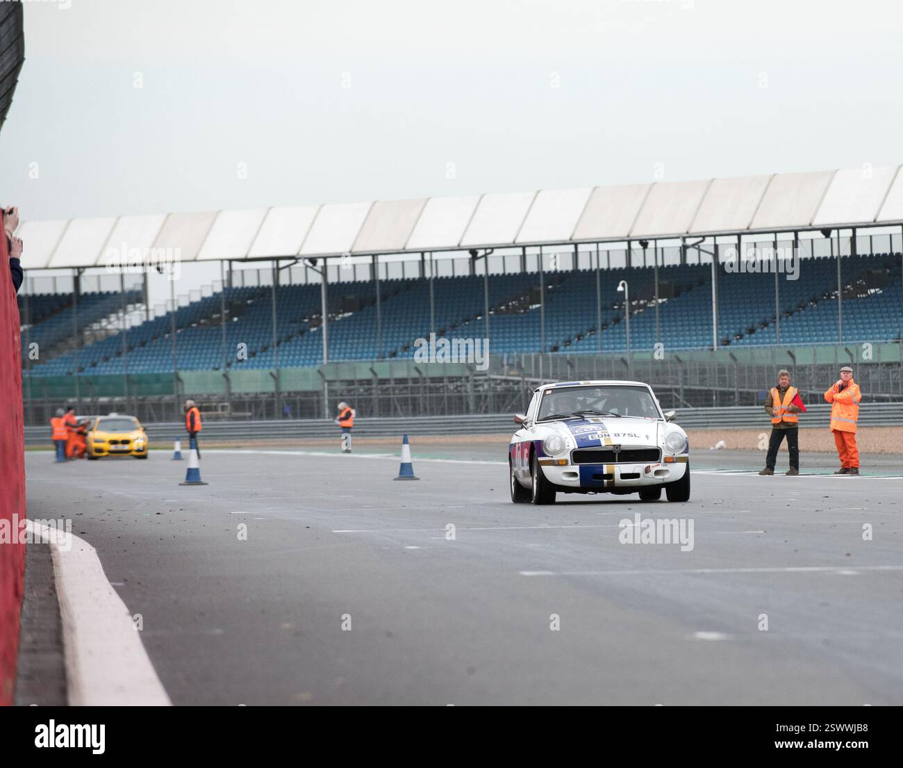 V.S.C.C. Pomeroy Trophy. Pre War vintage cars compete against newer ...