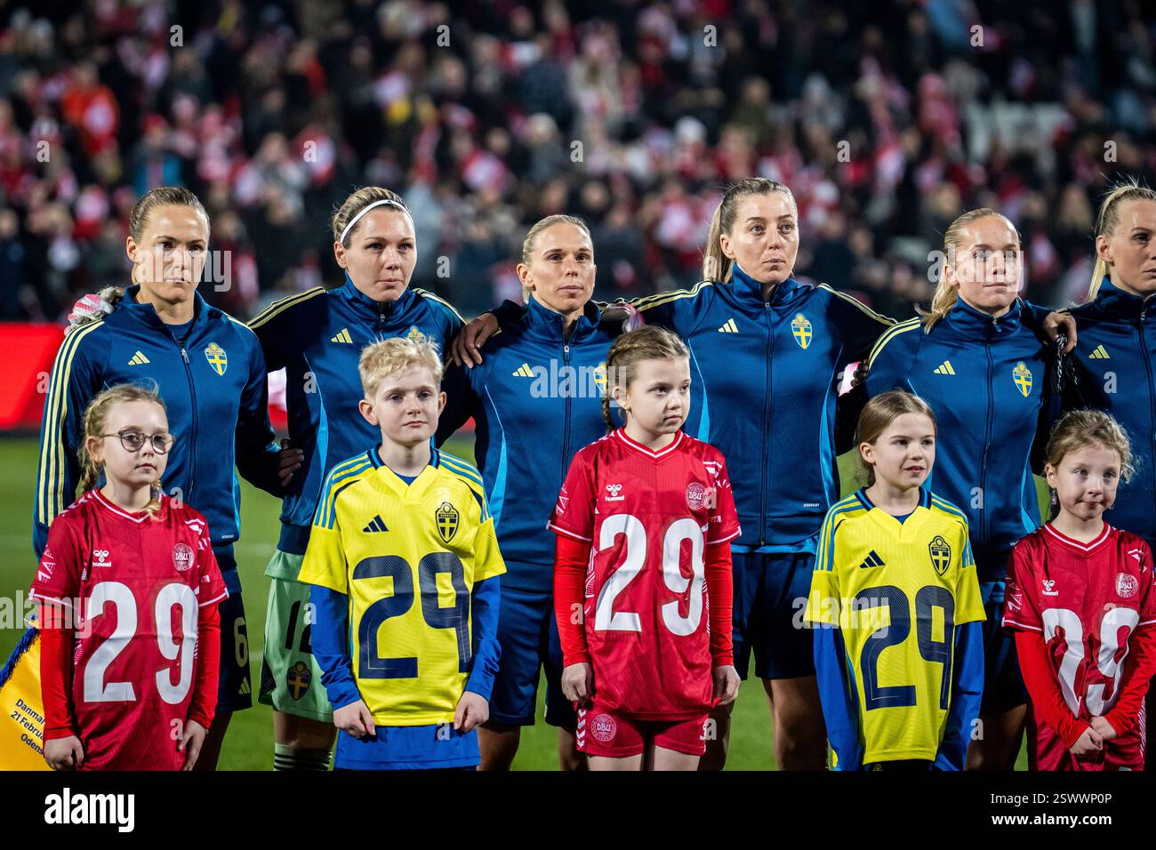 Odense, Denmark. 21st Feb, 2025. The players of Sweden line up for the ...