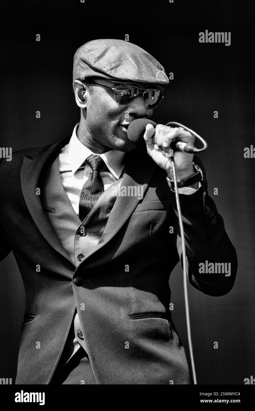 Aloe blacc singer Black and White Stock Photos & Images - Alamy