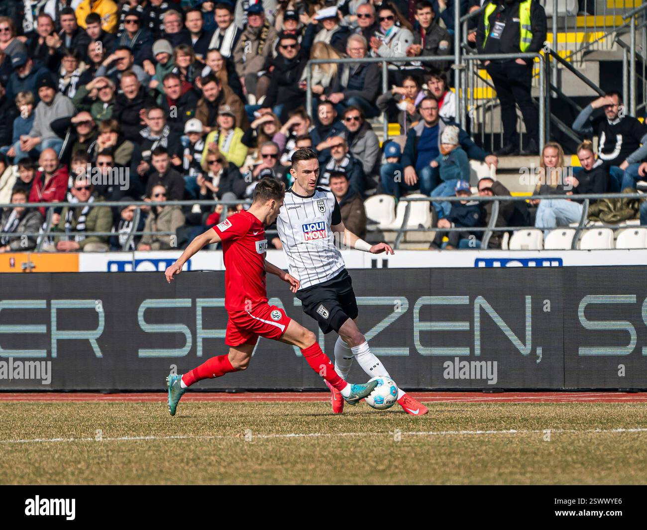 Ulm, Deutschland. 22nd Feb, 2025. Niklas Kolbe (SSV Ulm 1846, #27) im ...