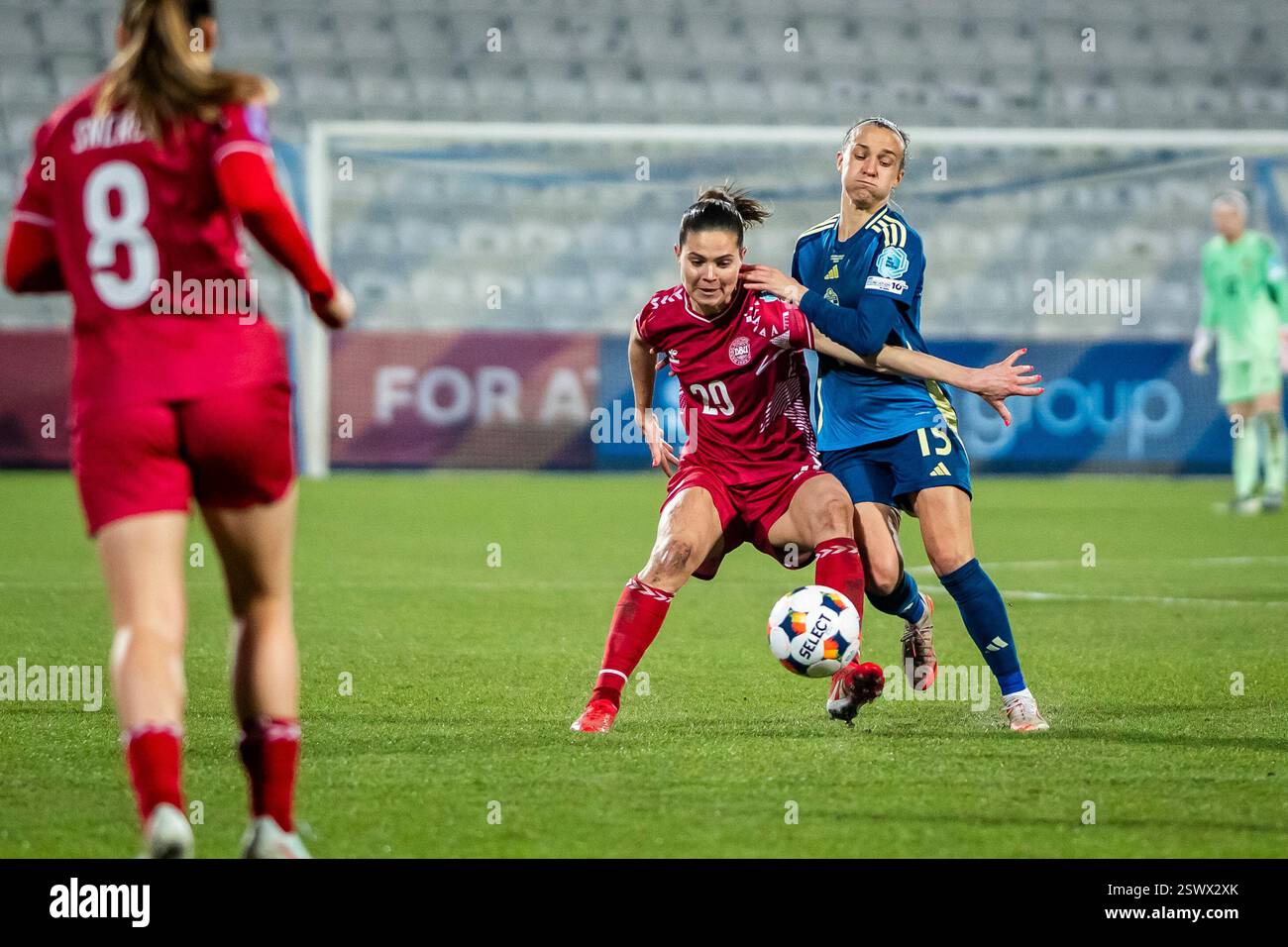Odense, Denmark. 21st Feb, 2025. Signe Bruun (20) of Denmark and Julia ...