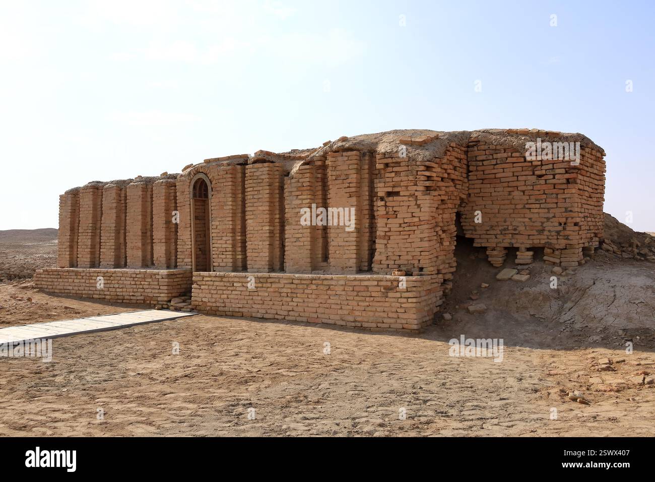 the Dub lal Makh Temple next to the ziggurat in ancient Ur, sumerian ...