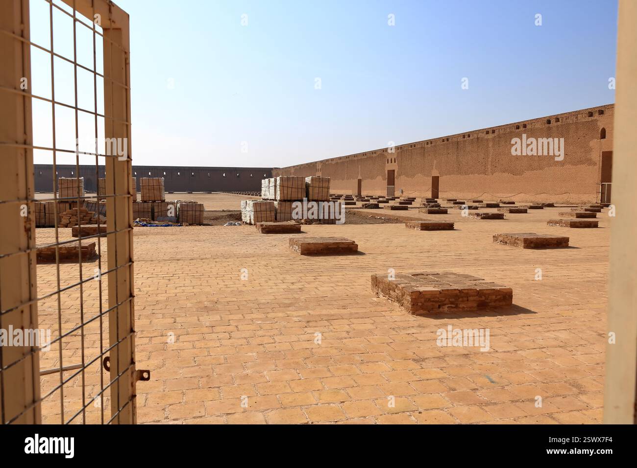 walls of the Great Mosque Malwiya in Samarra, Iraq Stock Photo - Alamy
