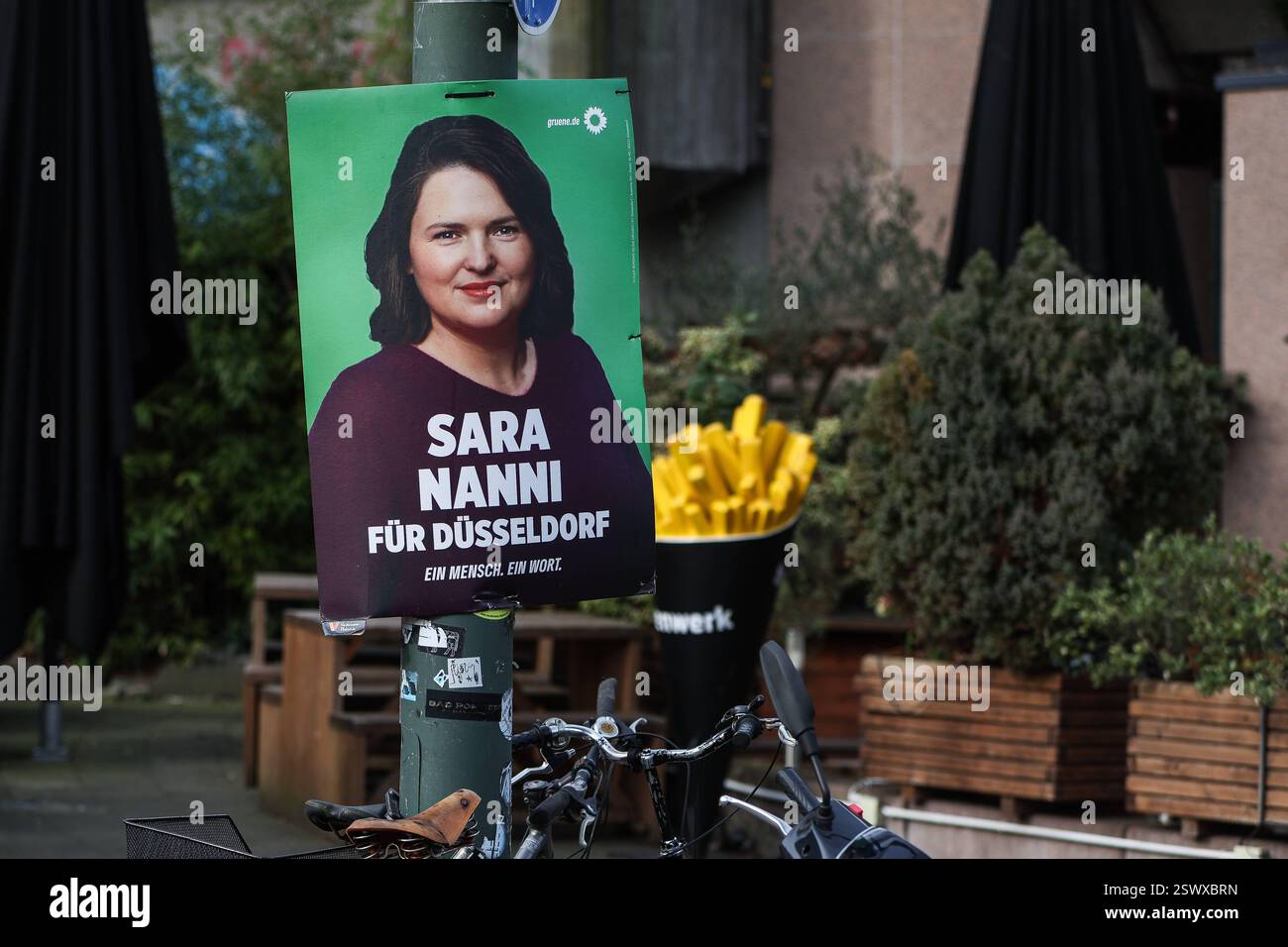 Politik - Bundestagswahl 2025 - Wahlplakate in Düsseldorf vor der ...