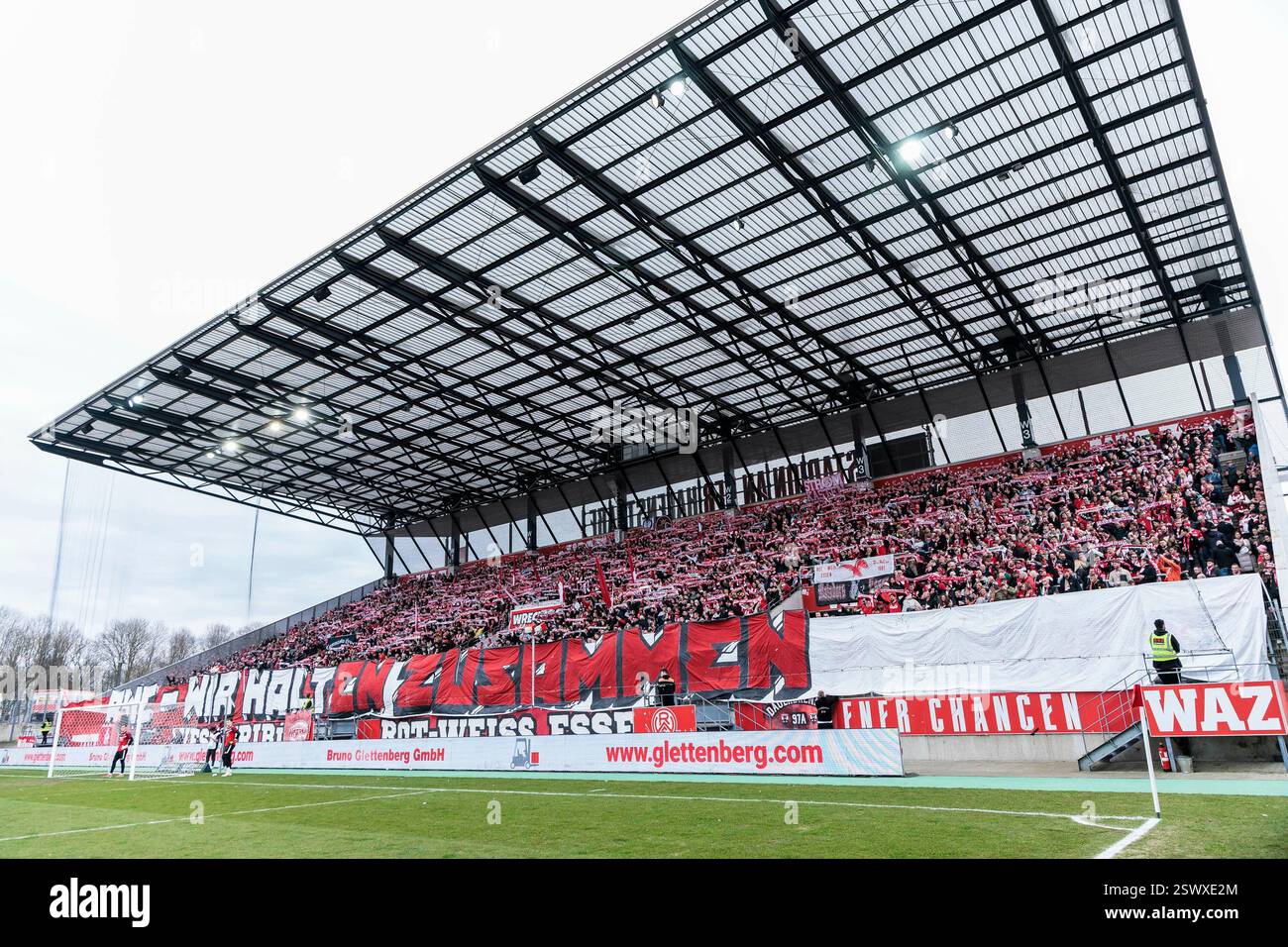Essen, Deutschland. 22nd Feb, 2025. Choreo der Fans der Rot-Weiss Essen ...