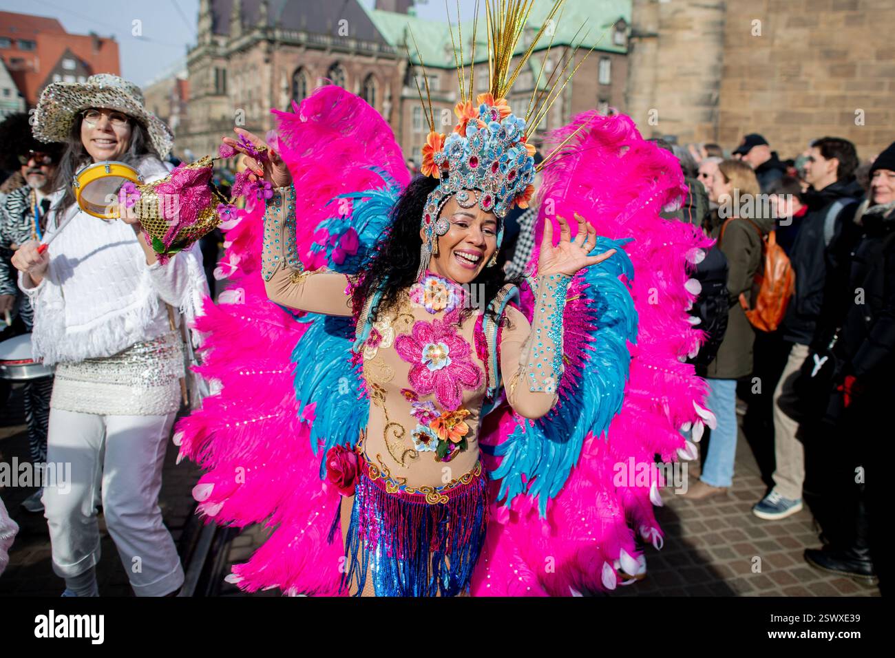 Bremen, Germany. 22nd Feb, 2025. Actors in colorful costumes parade ...