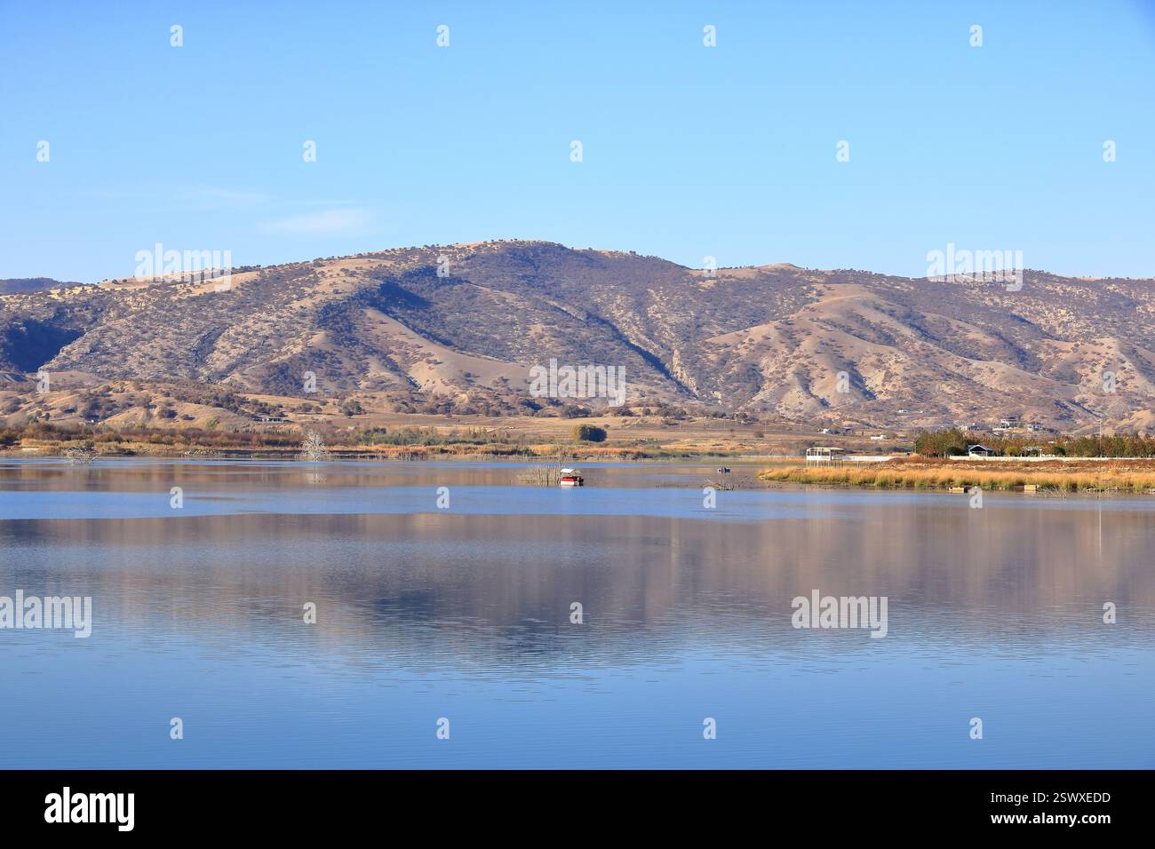 the landscape around the Smaquli Resort between Erbil and Dohuk lake ...