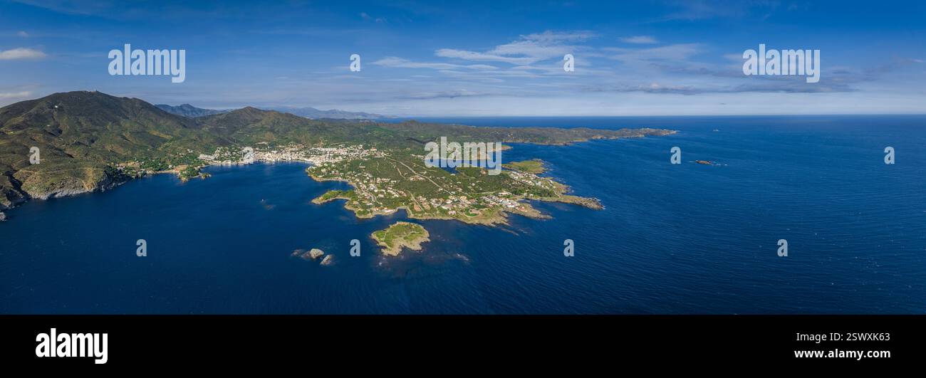 Aerial view of the bay and town of Cadaqués, in Cap de Creus (Alt ...