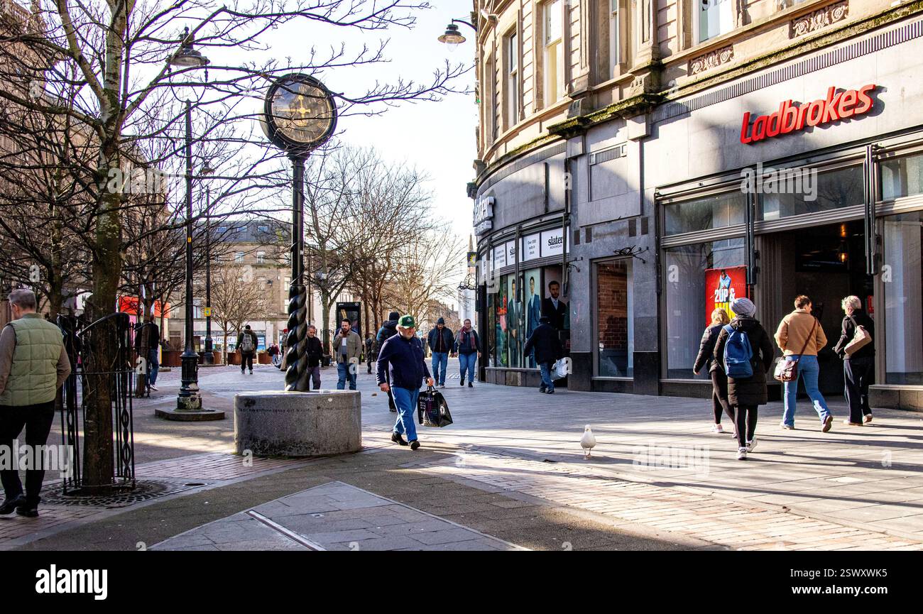 Dundee, Tayside, Scotland, UK. 22nd Feb, 2025. UK Weather: The mild ...