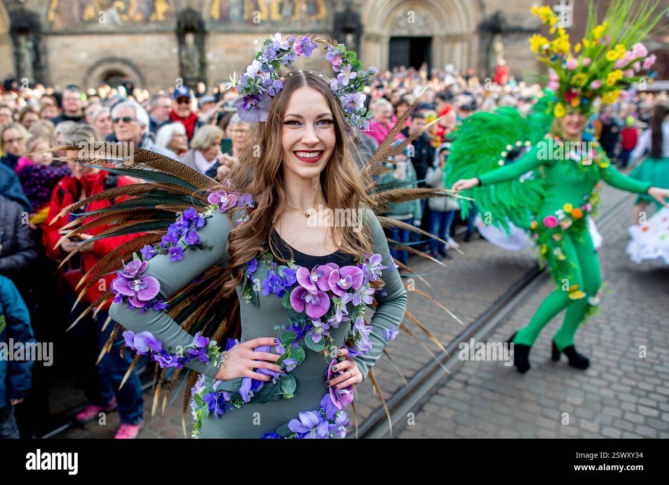 Bremen, Germany. 22nd Feb, 2025. Actors in colorful costumes parade ...