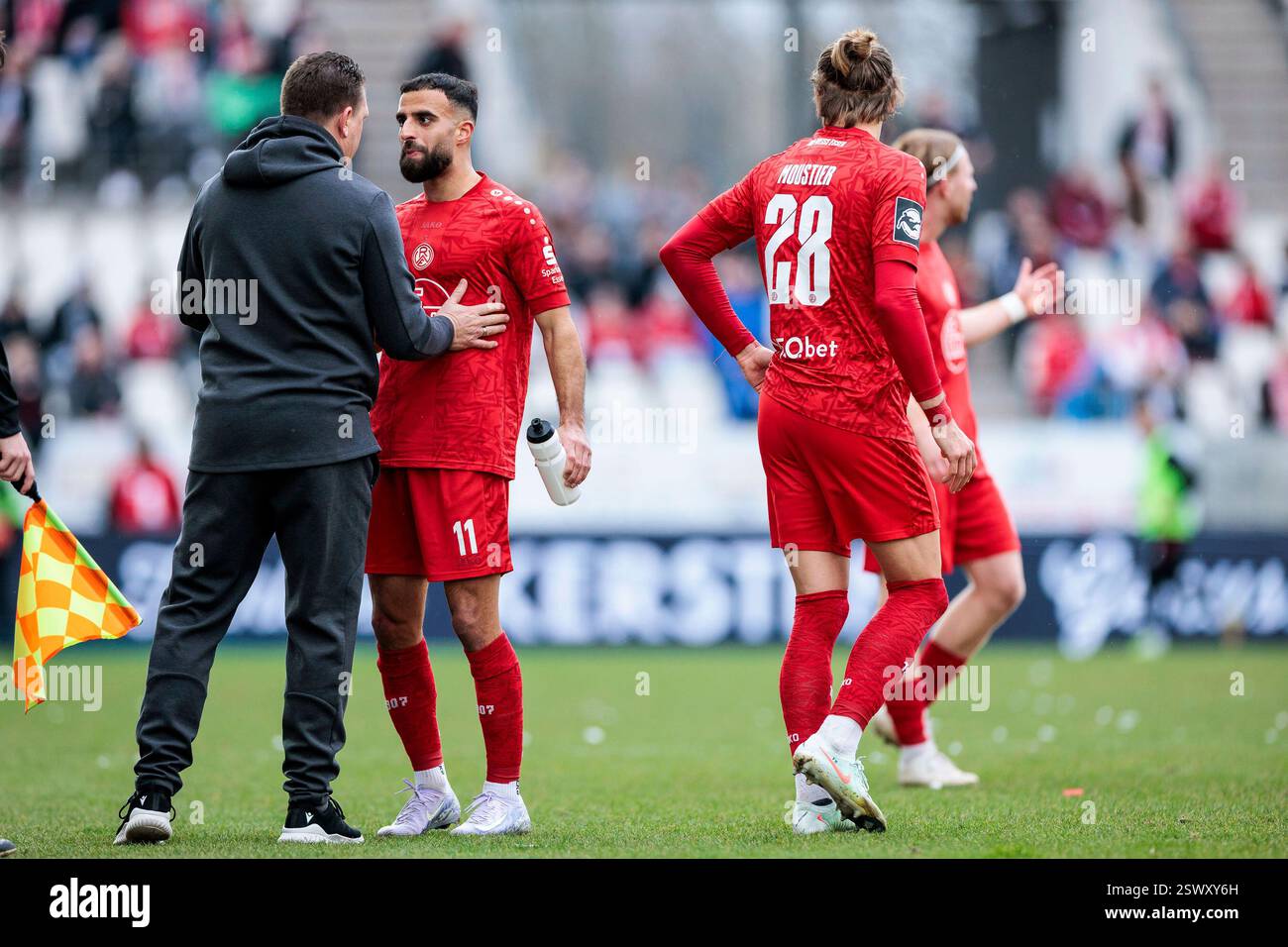 Essen, Deutschland. 22nd Feb, 2025. Uwe Koschinat (Trainer Rot-Weiss ...