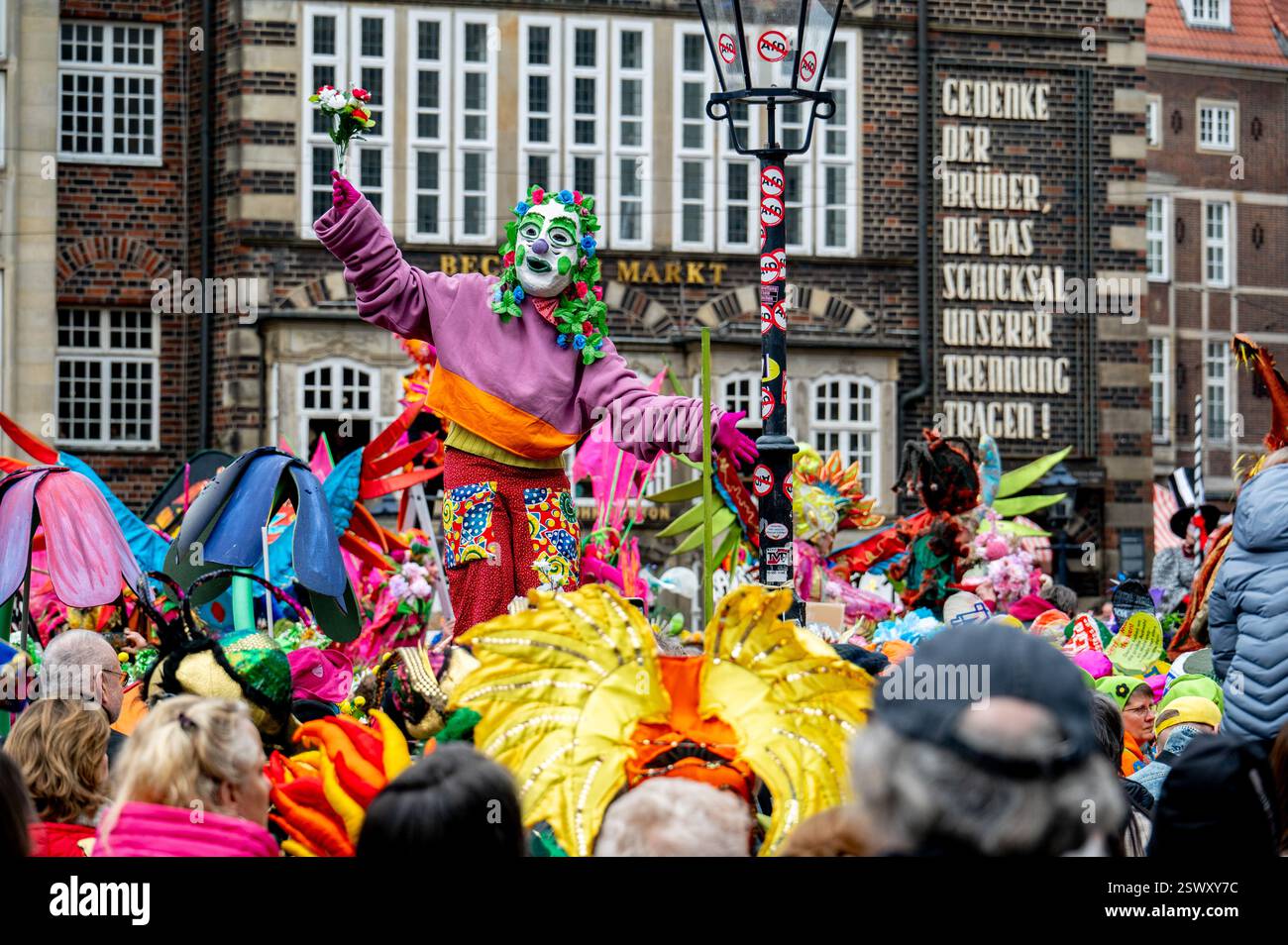 Bremen, Germany. 22nd Feb, 2025. Actors in colorful costumes stand on ...